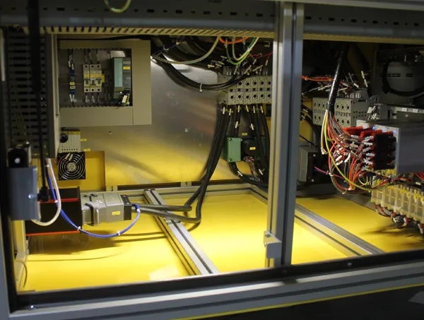 Kabelhandler zum Prüfen von Batteriemodulen - MCW Systemtechnik